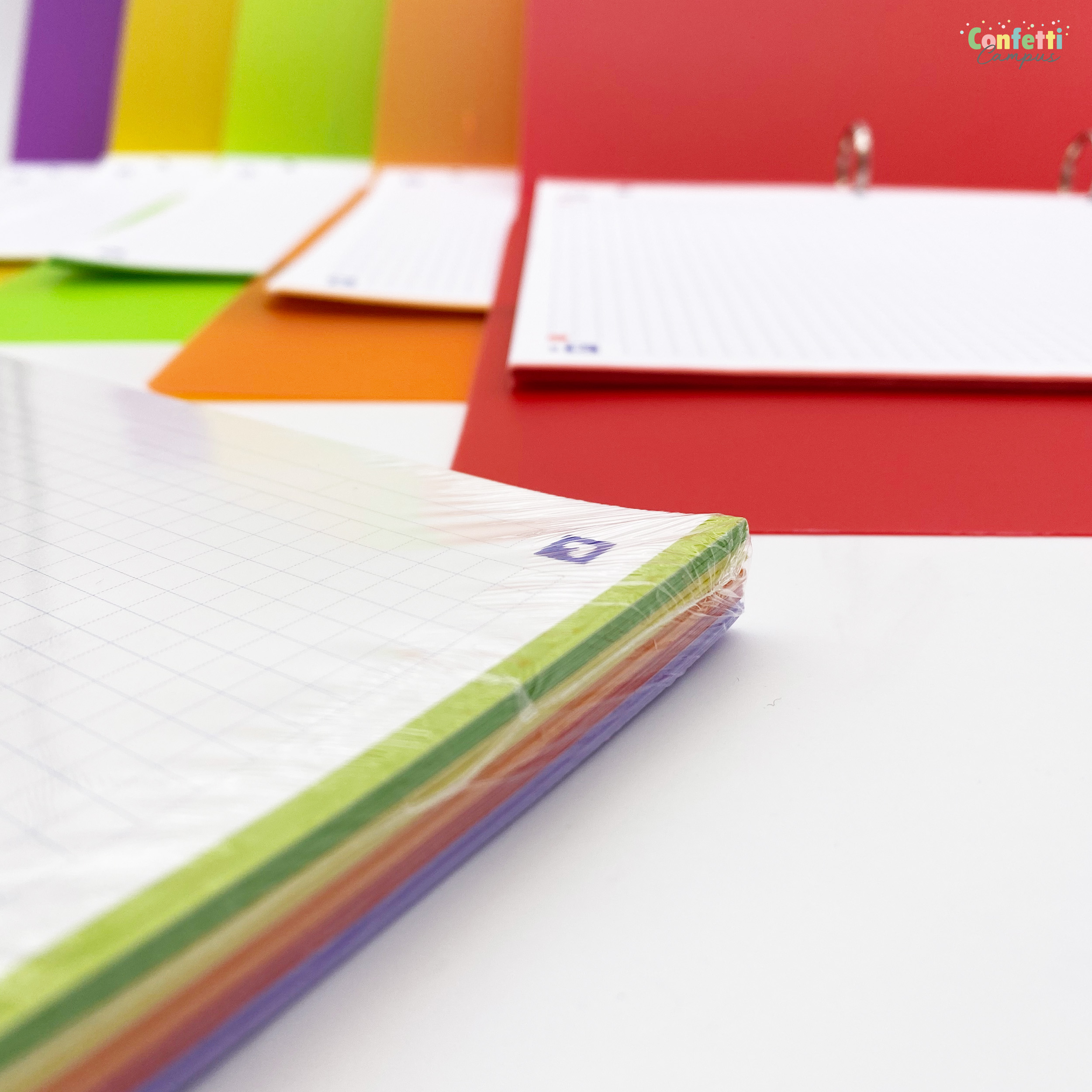 Lot de 5 classeurs-cahiers et feuilles assorties